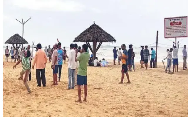 Tourists Flock to Malpe Beach Despite Water Restrictions | News Karnataka