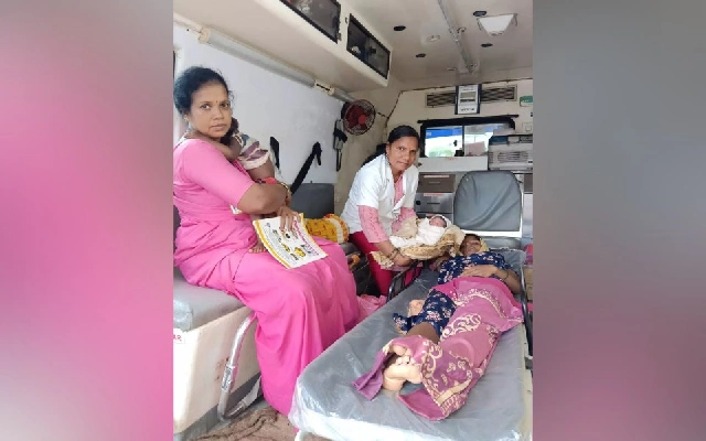 Pregnant Woman Gives Birth in 108 Ambulance in Karkala | News Karnataka