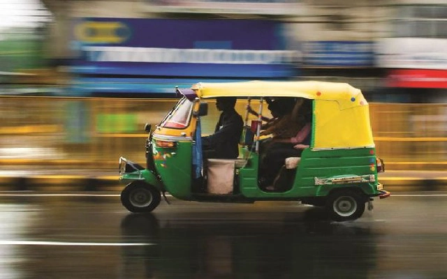 Reckless Auto-Rickshaw Driving Sparks Debate in Bengaluru | News Karnataka