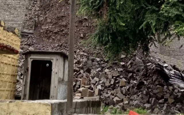 Partial Wall Collapse at Historical Malkhed Fort in Kalaburagi Due to ...