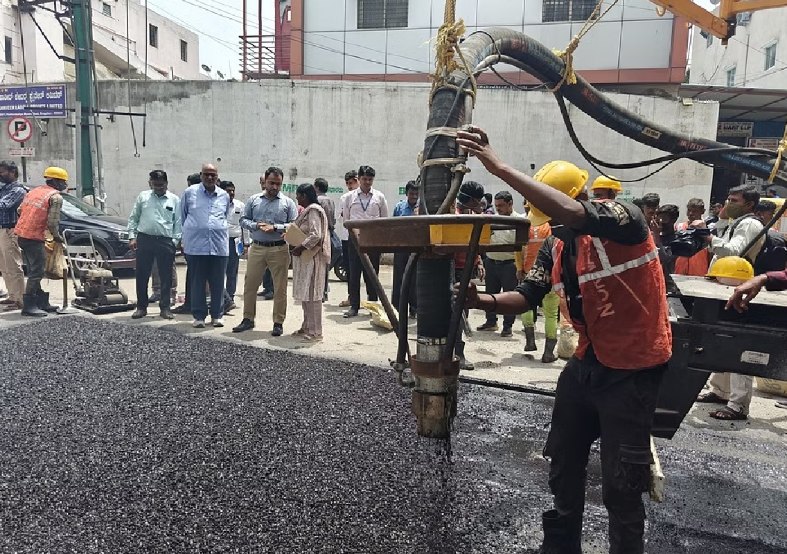 Bengaluru: BBMP Deploys Jet Patcher Machine to Tackle Potholes ...