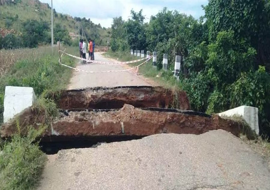 Road Collapses Due to Heavy Rains in Gudibande | News Karnataka