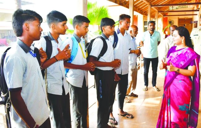 Chitradurga DC welcomes SSLC students with roses, sweets, and festive ...