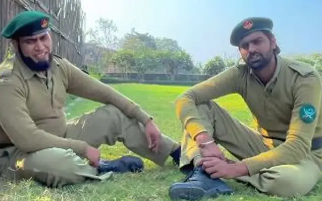 Viral Video of ‘Pakistani Soldiers’ Wishing India Good Luck Turns Out ...