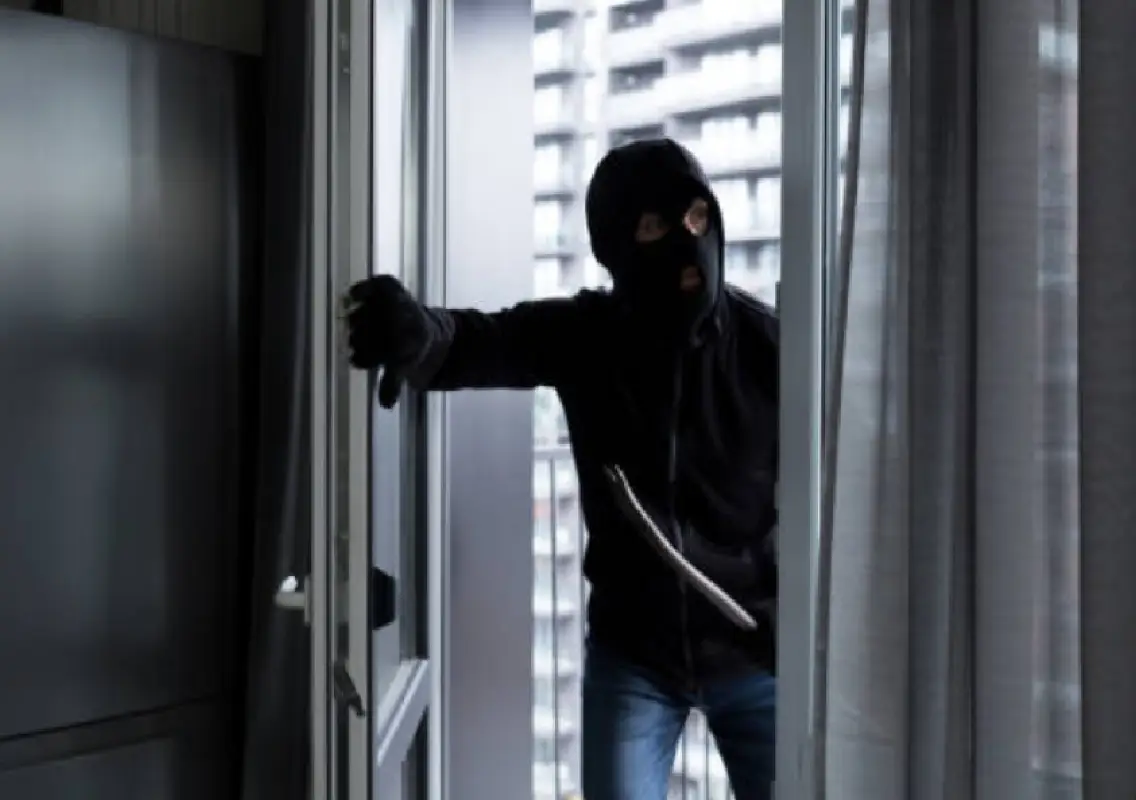 Gang posing as officials robs Rs 1.5 crore in Yelahanka, Bengaluru ...