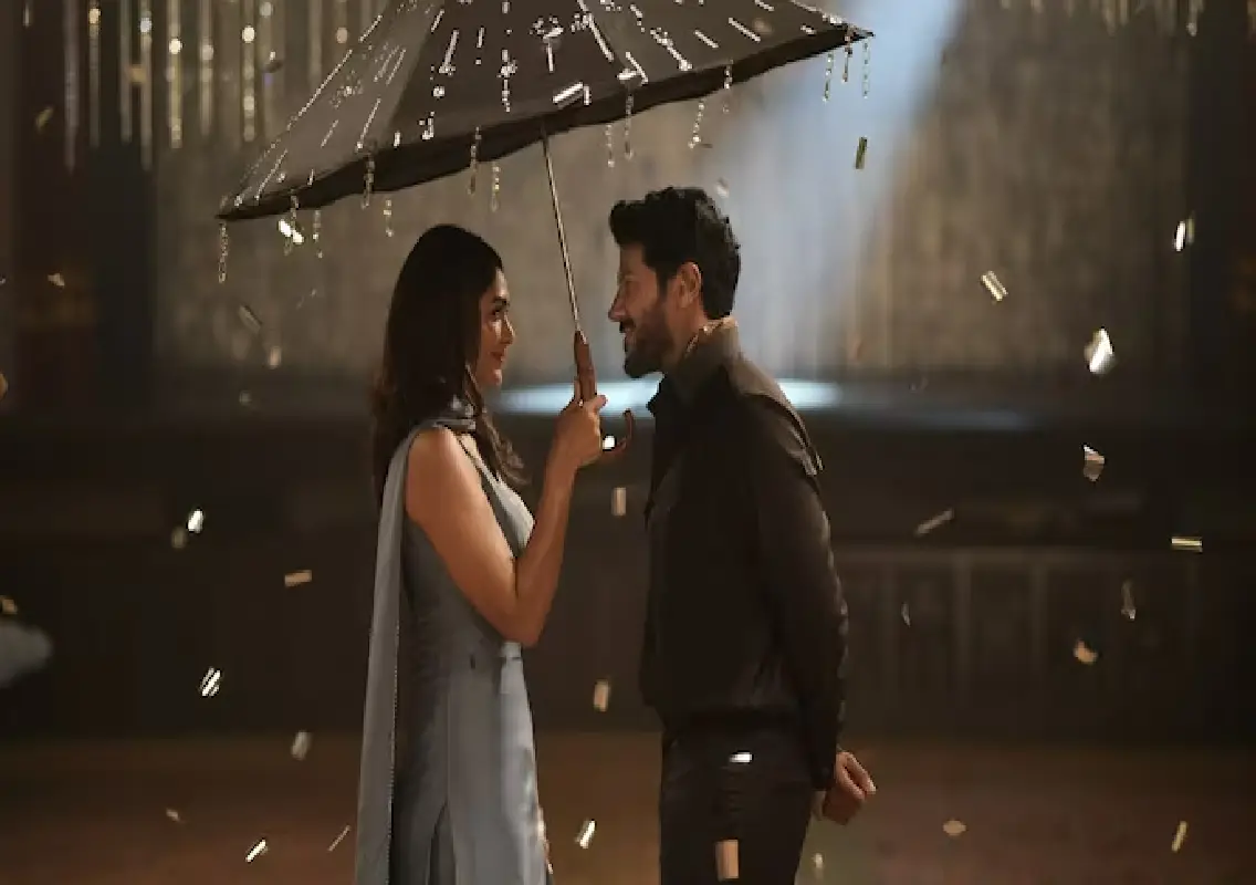 Viral photo of Mrunal, Dulquer sparks Sita Ramam sequel buzz | News ...