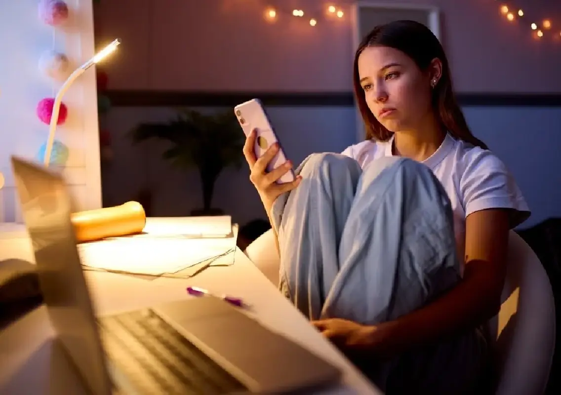 Excessive smartphone use linked to teen eating and body issues | News ...