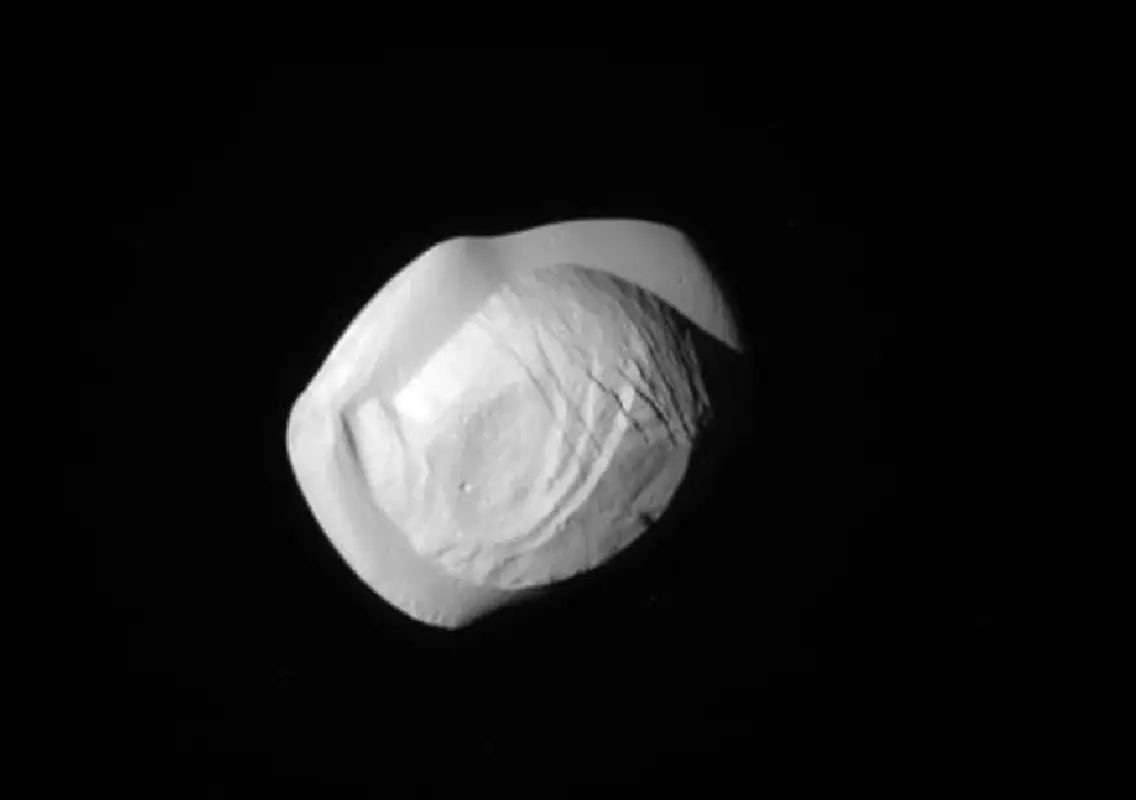 Saturn’s tiny moon Pan shaped like ravioli fascinates scientists | News ...