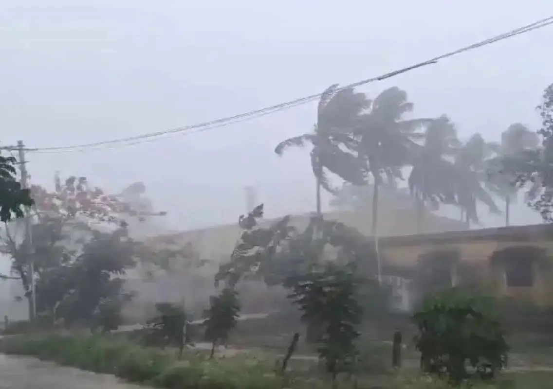 Two workers killed as rain-weakened wall collapses | News Karnataka